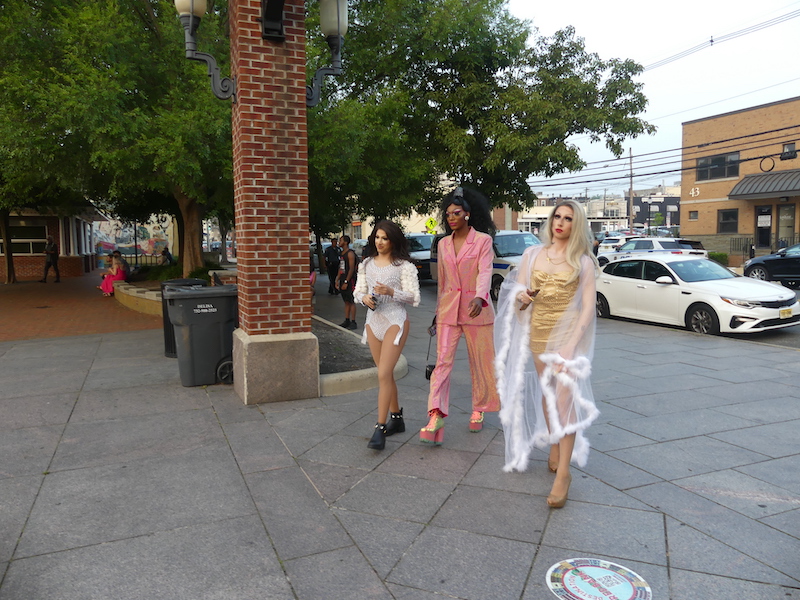 RED BANK: DRAG QUEENS STRUT THEIR STUFF - Red Bank Green